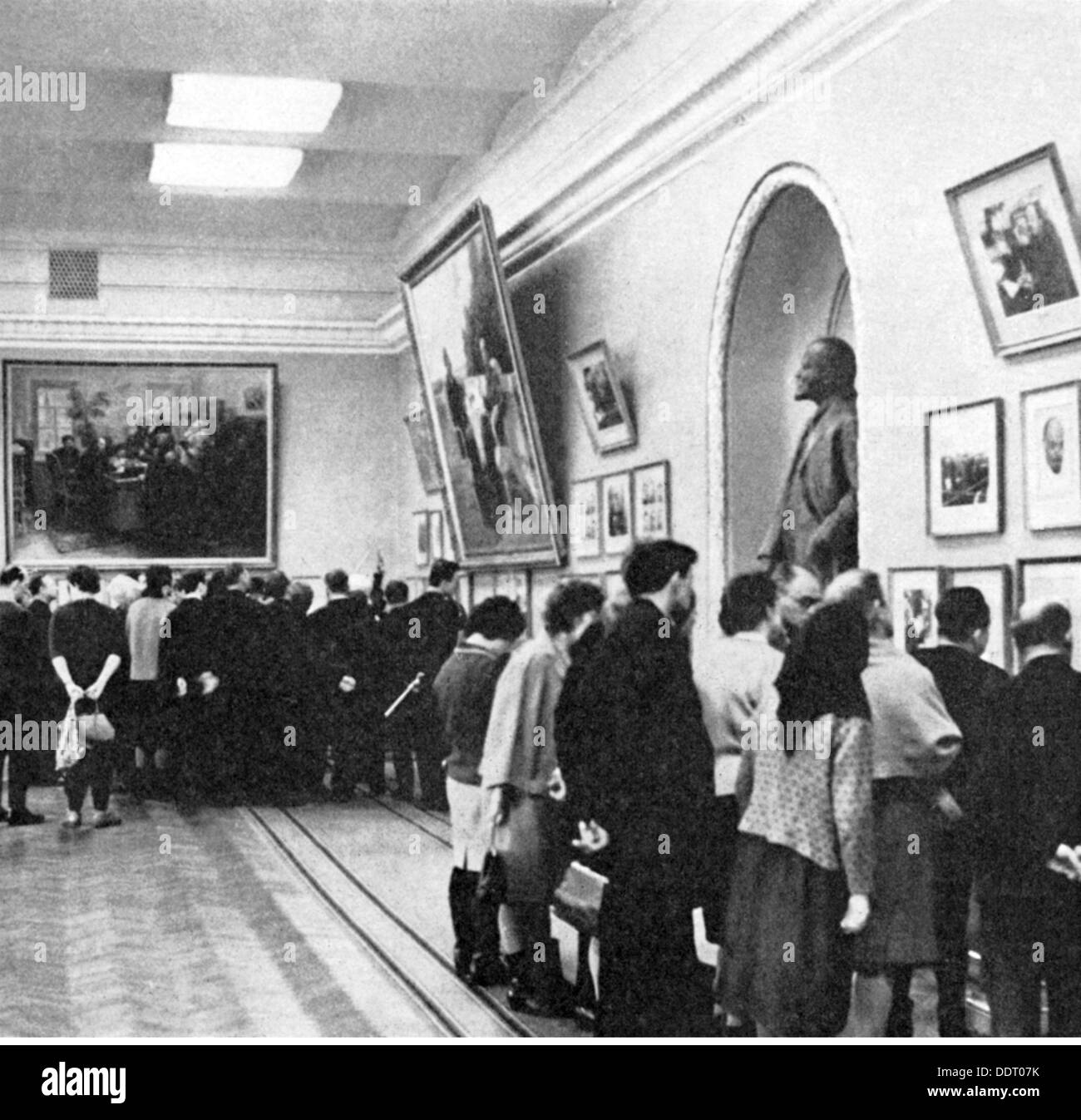 Moscow museum lenin High Resolution Stock Photography and Images - Alamy