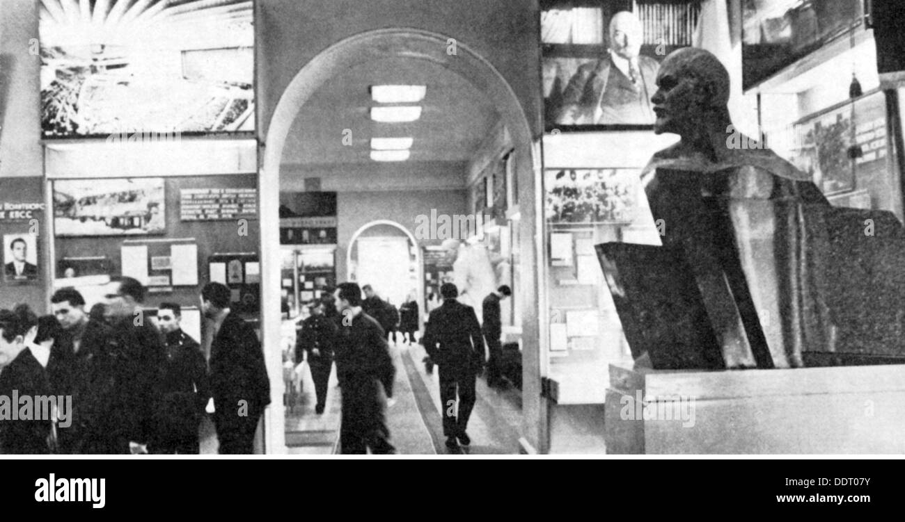 Moscow museum lenin High Resolution Stock Photography and Images - Alamy