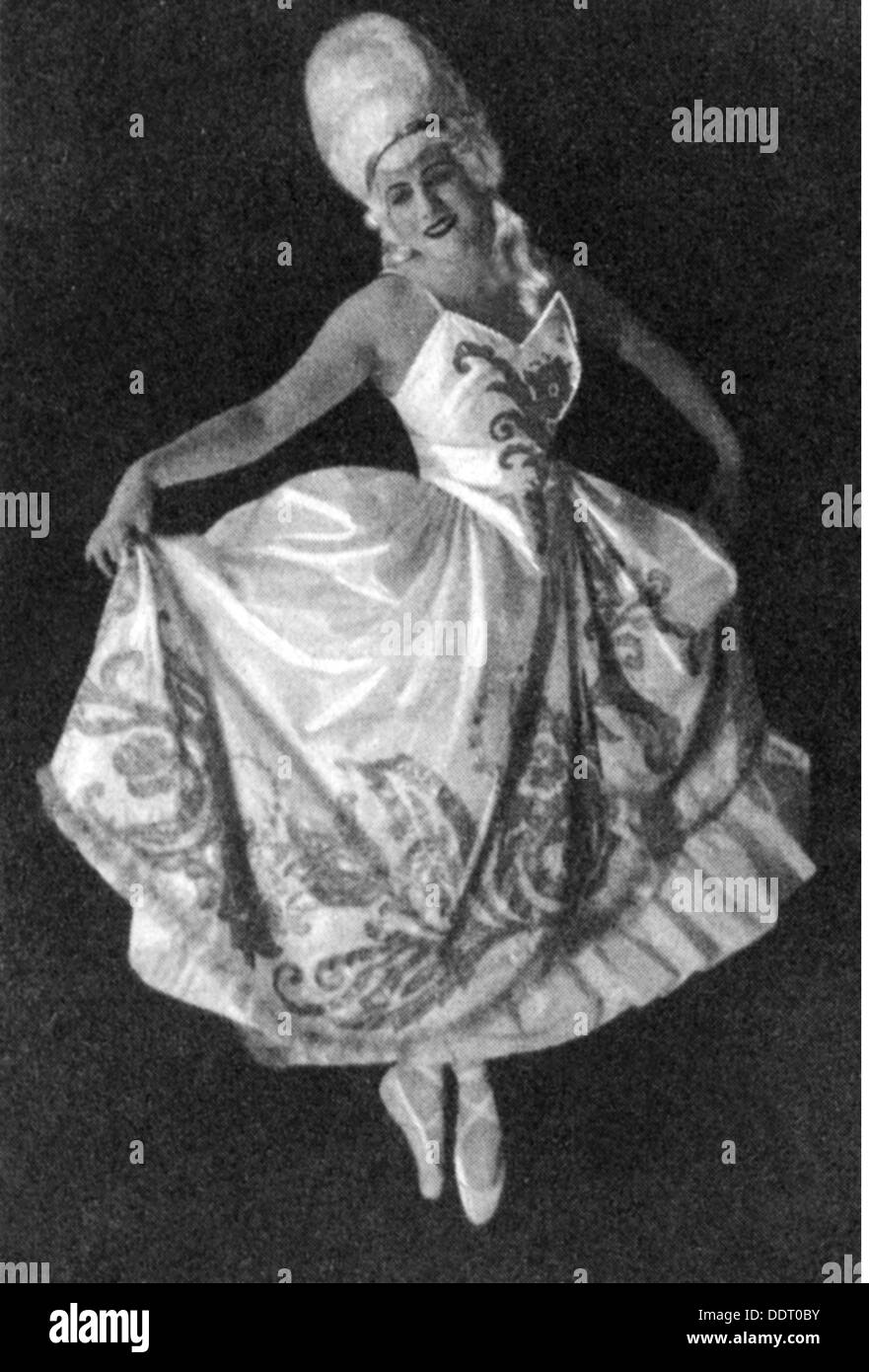 1920s stage costumes hi-res stock photography and images - Alamy