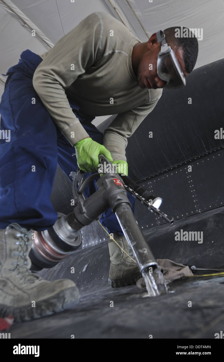 Aircraft maintenance unit hi-res stock photography and images - Alamy
