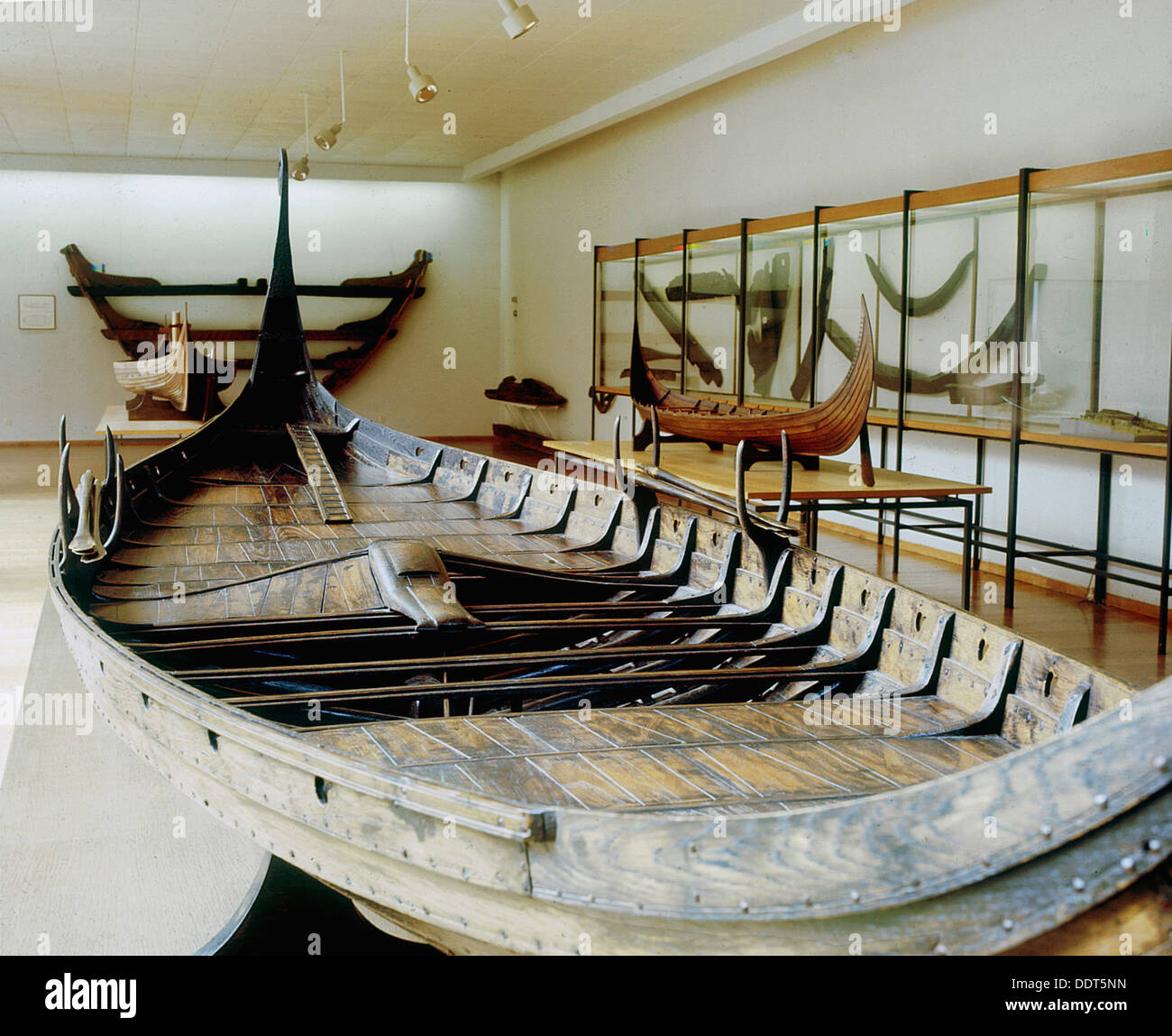 Viking longship model hi-res stock photography and images - Alamy