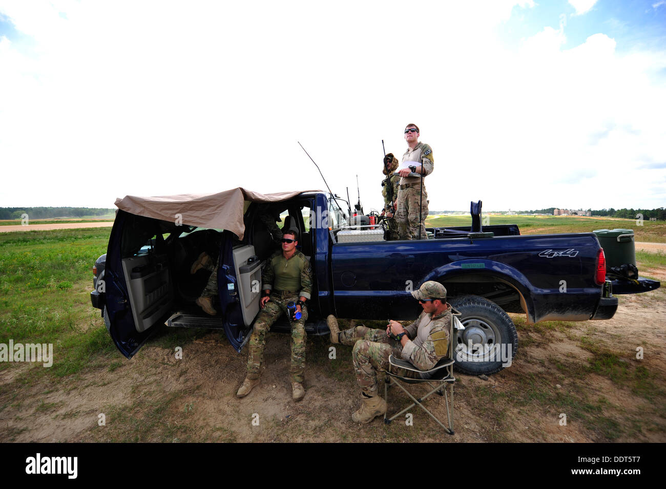 U.S. Air Force combat controllers from the 21st Special Tactics ...