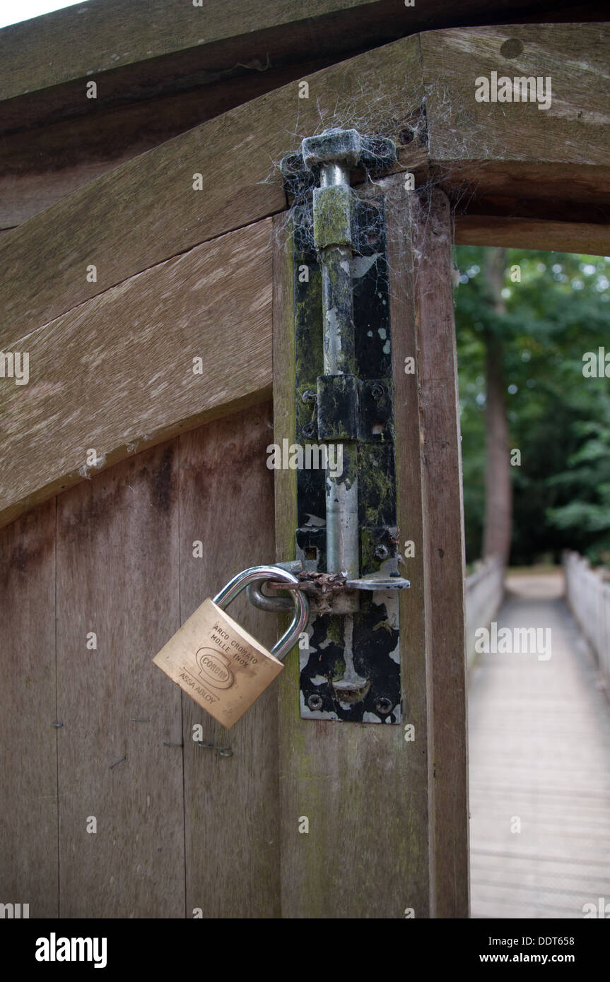 Garden gate lock hi-res stock photography and images - Alamy