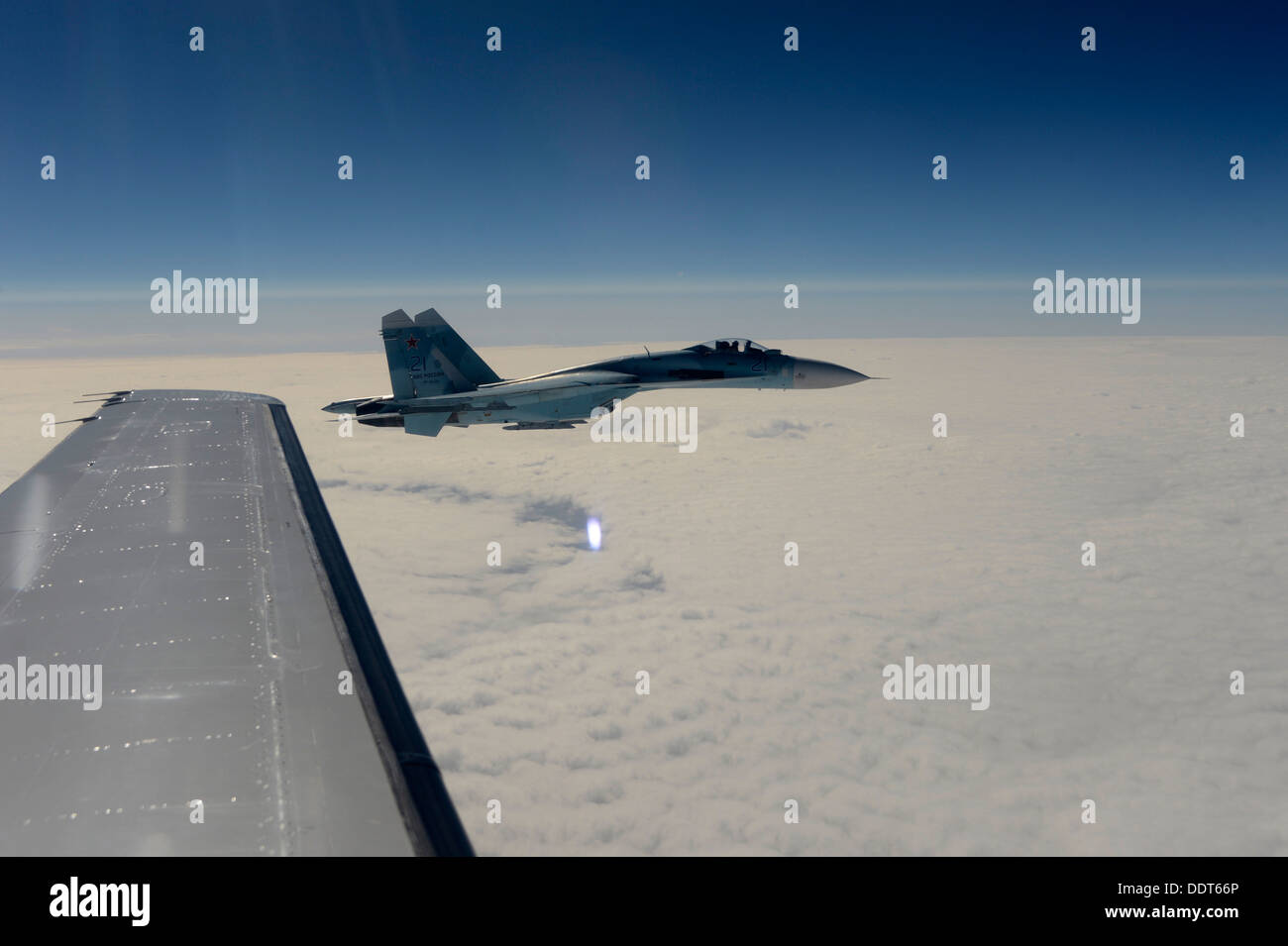 Sukhoi su 27 combat aircraft High Resolution Stock Photography and ...