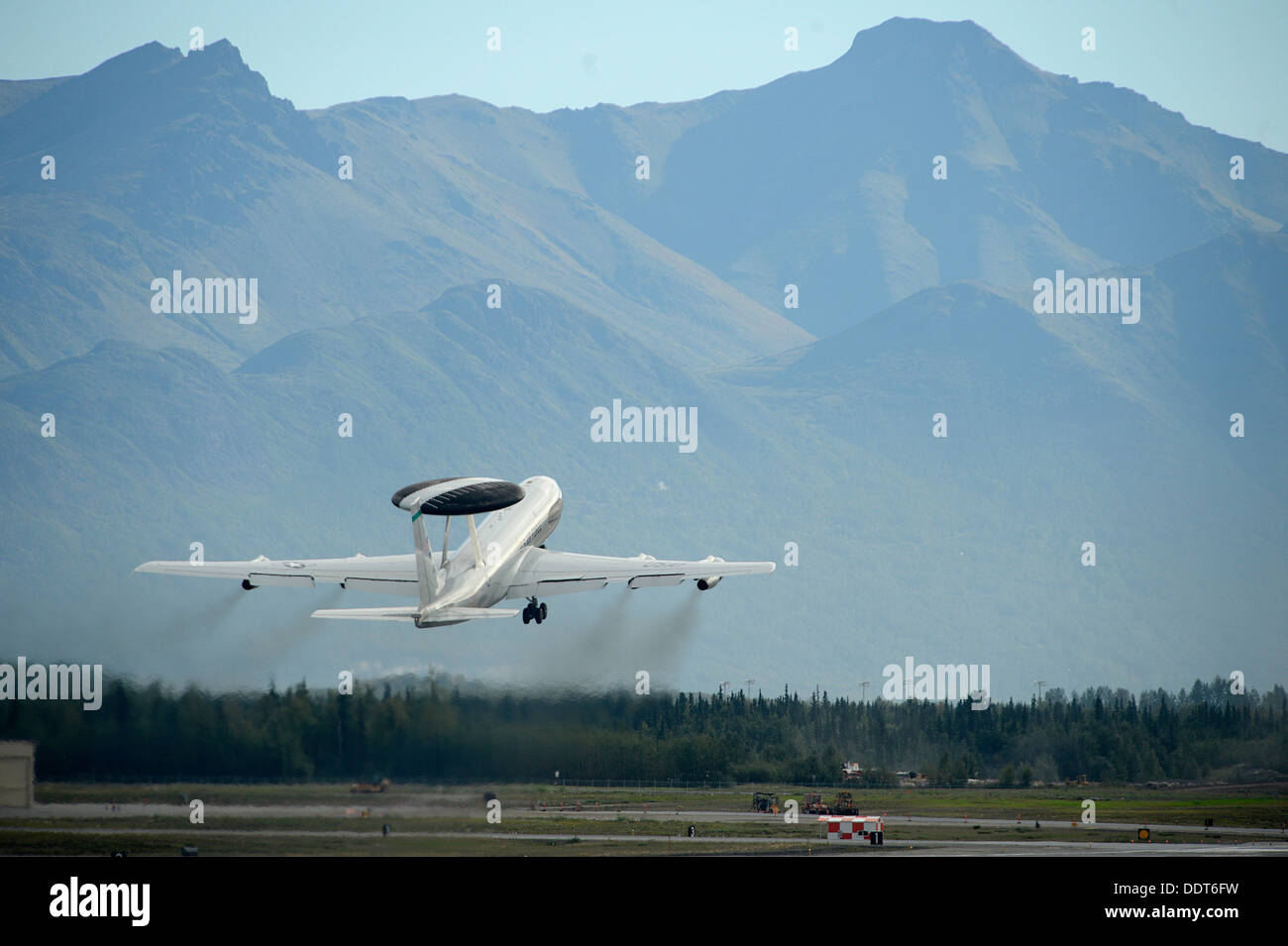 Airborne warning and control sys hi-res stock photography and images ...