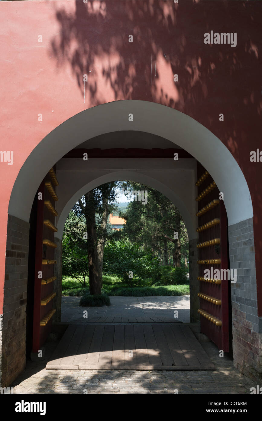 Ming Tombs, Nanjing, China. Gate at the Xiang Palace Stock Photo - Alamy