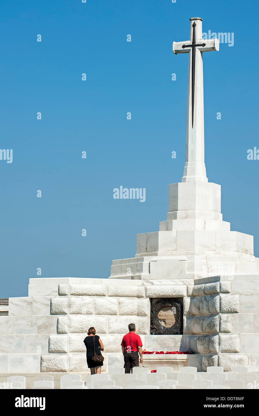 Cross of Sacrifice, Tyne Cot Cemetery, Commonwealth War Graves ...