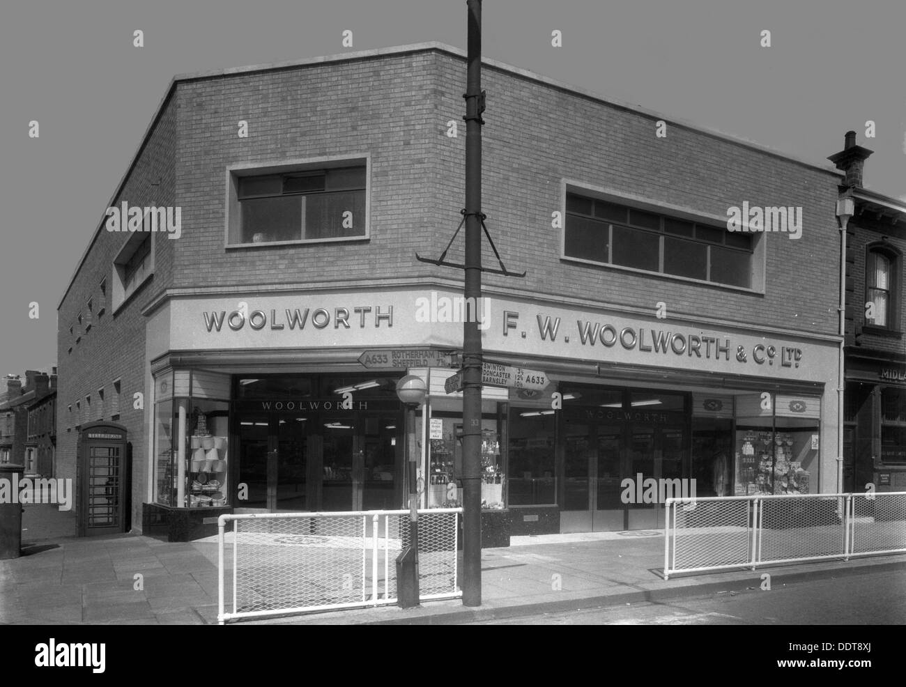 Woolworths 1950s hi-res stock photography and images - Alamy