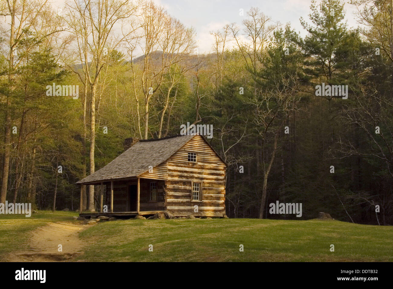 Carter shields cabin hi-res stock photography and images - Alamy