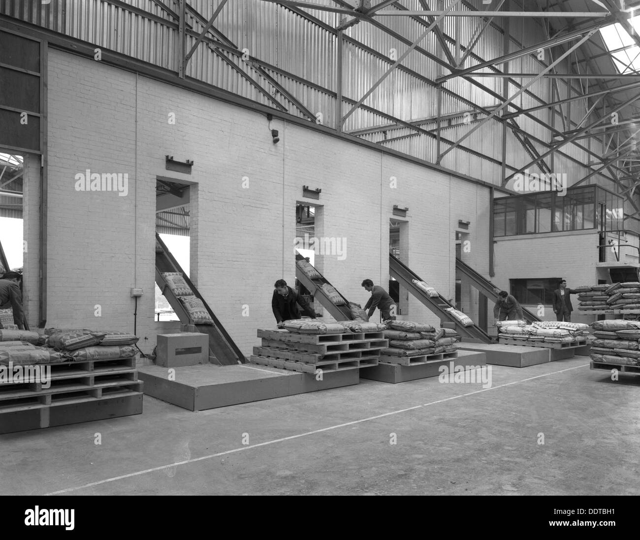 Warehouse interior 1960s hi-res stock photography and images - Alamy