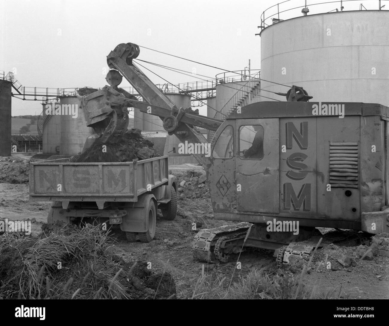 Loading lorry 1960s hi-res stock photography and images - Alamy
