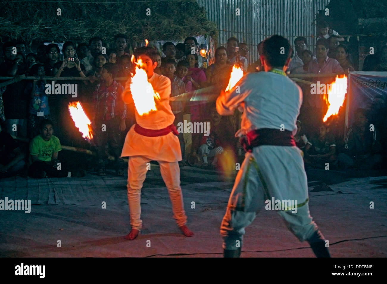Juggler fire hi-res stock photography and images - Alamy