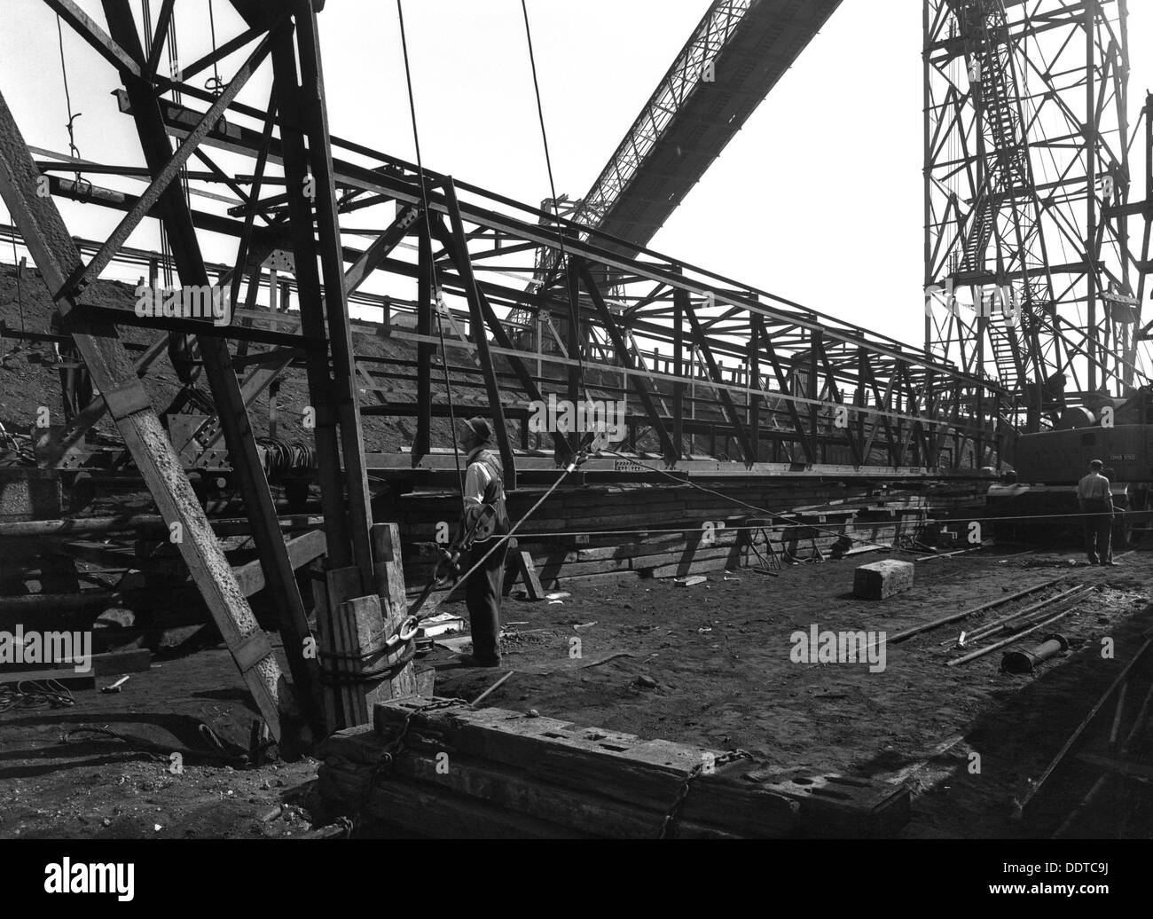 Lifting a conveyor bridge, Manvers coal preparation plant, near ...