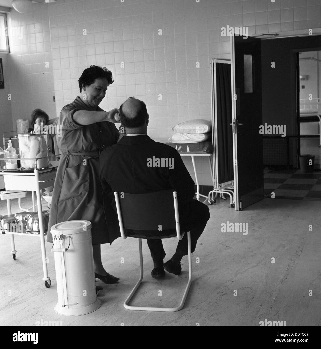 Medical examination 1960s hi-res stock photography and images - Alamy