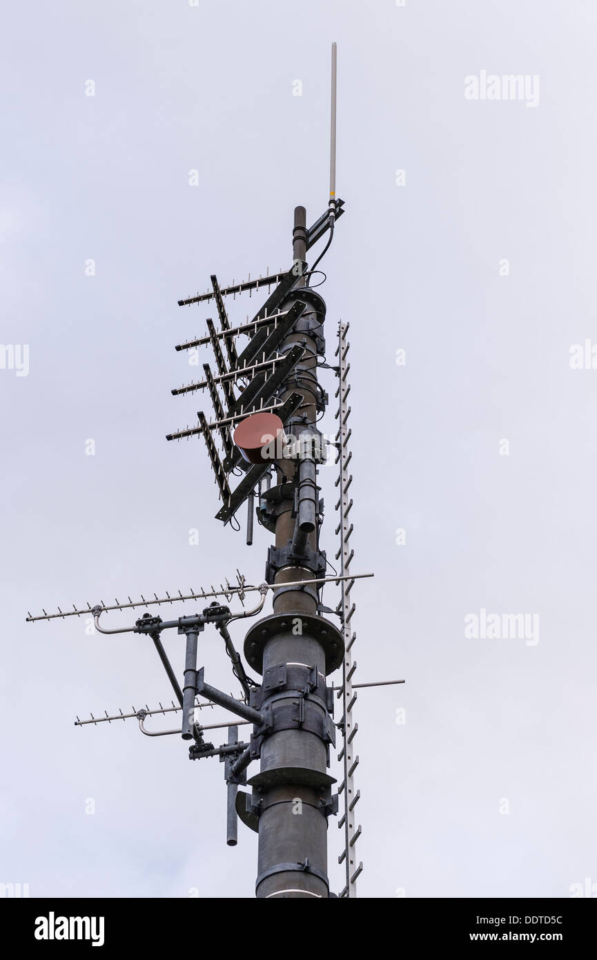 Signal mast hi-res stock photography and images - Alamy