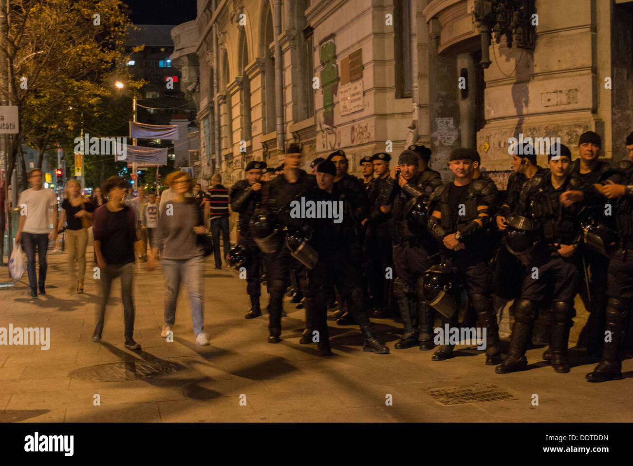 Waiting for orders hi-res stock photography and images - Alamy