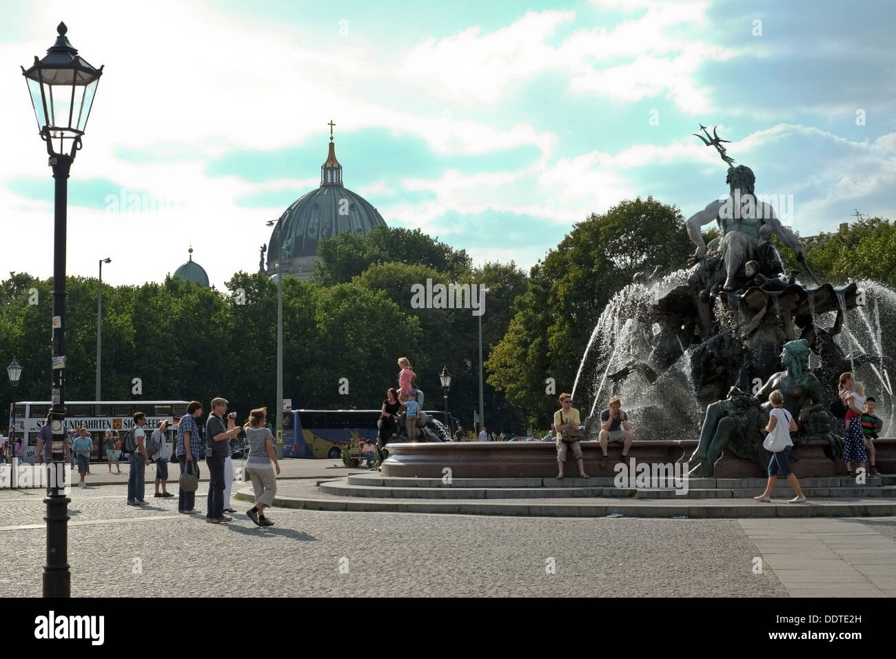 Neptunbrunnen fountain hi-res stock photography and images - Alamy