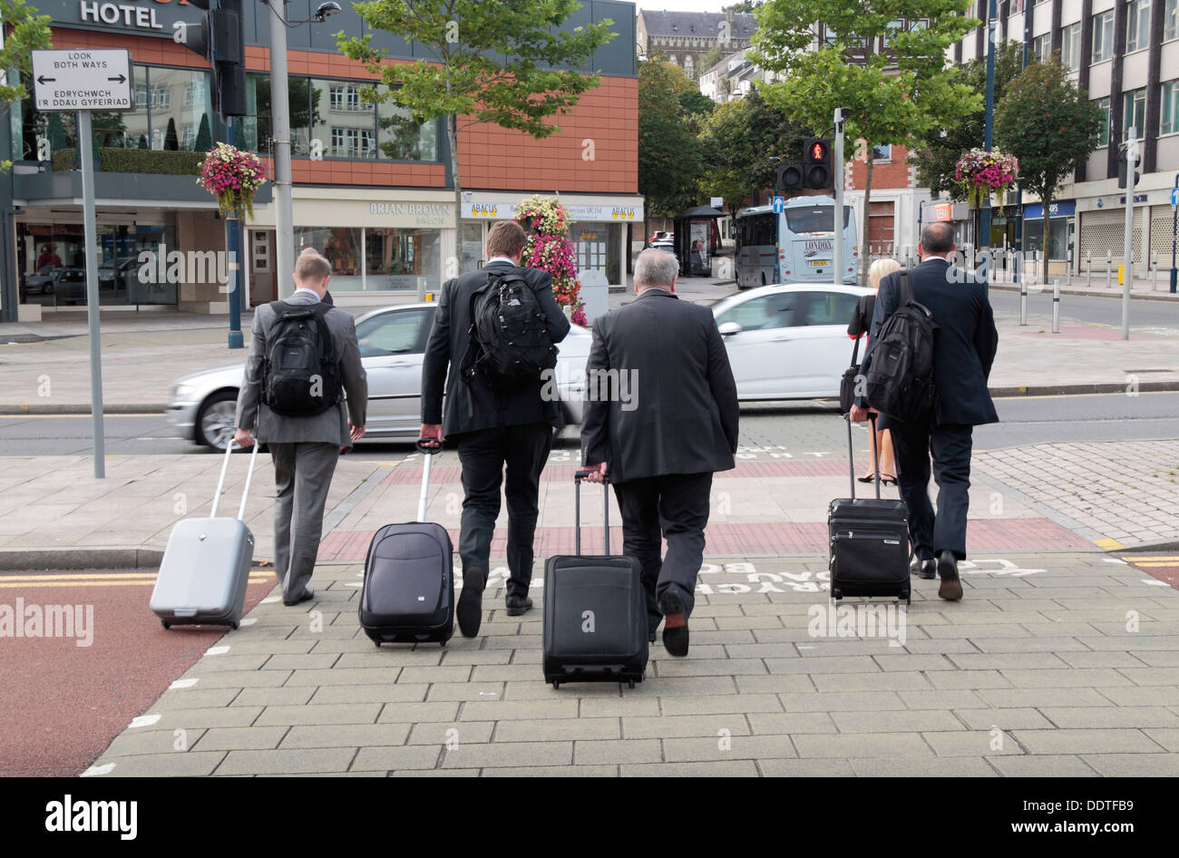 Pulling cases bags hi-res stock photography and images - Alamy