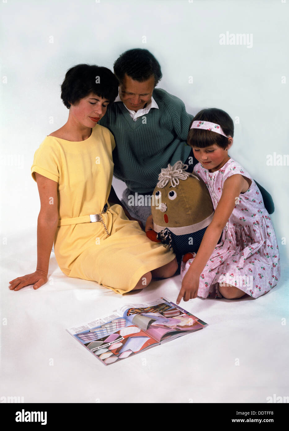 1960s family colour hi-res stock photography and images - Alamy