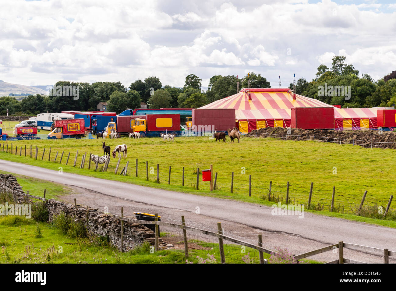 Travelling circus hi-res stock photography and images - Alamy