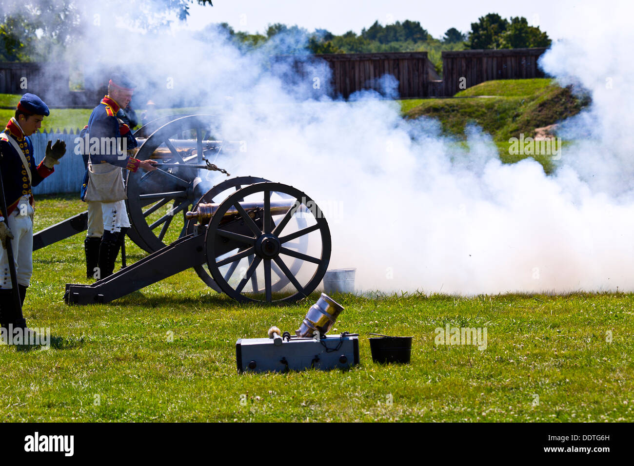 1815 cannon hi-res stock photography and images - Alamy