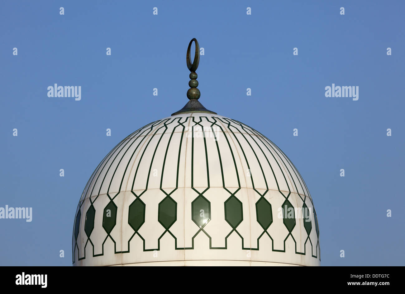Muslim mosque green dome hi-res stock photography and images - Alamy