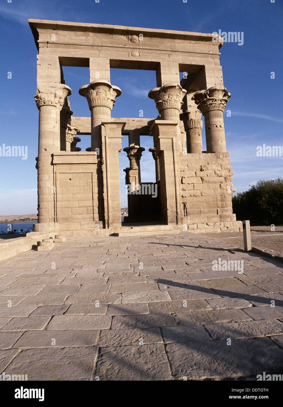 Ancient egyptian buildings hi-res stock photography and images - Alamy