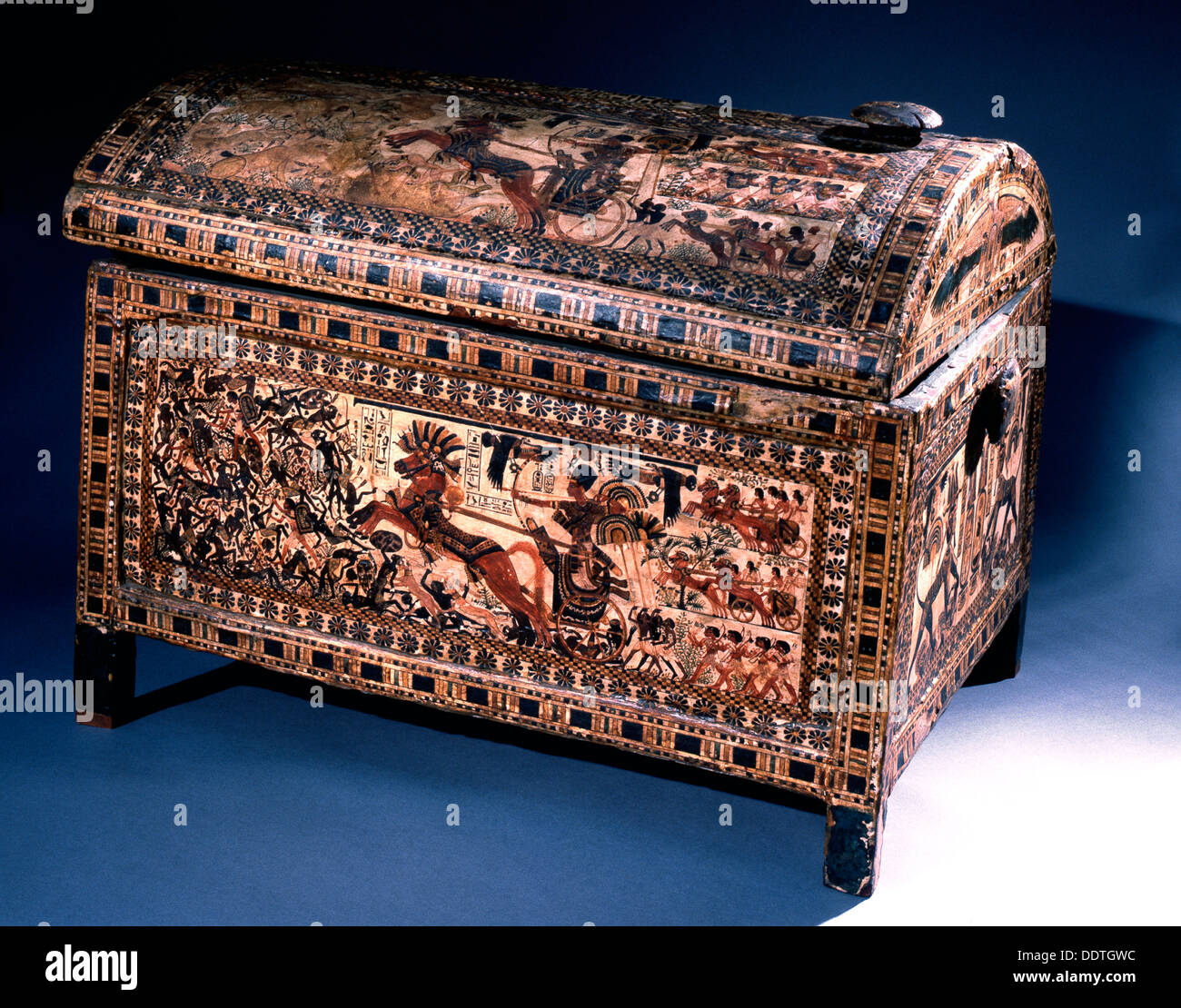 Tomb casket of tutankhamun hi-res stock photography and images - Alamy