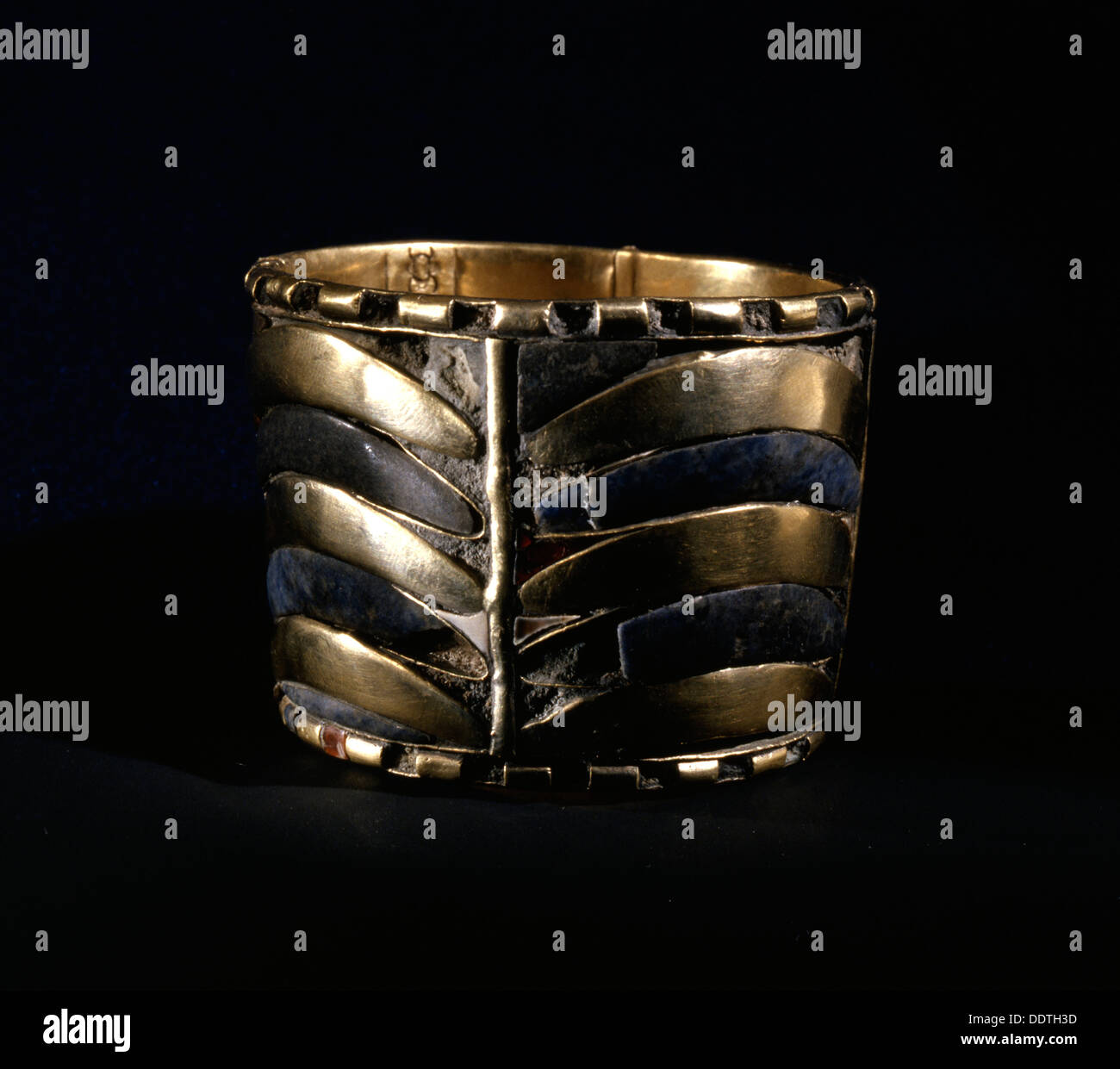 Ancient egyptian jewellery hi-res stock photography and images - Alamy