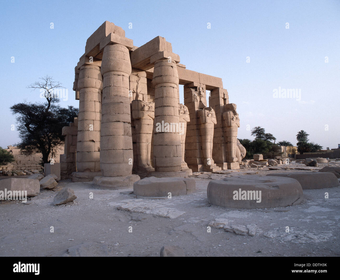 The ramesseum hi-res stock photography and images - Alamy