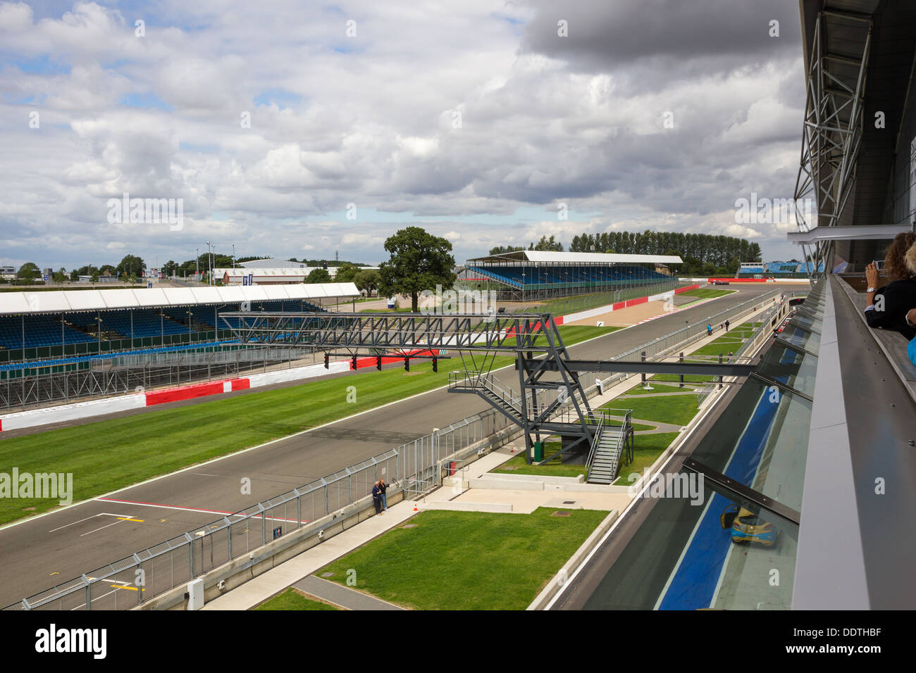 The start / finish straight including starting gantry of Silverstone ...