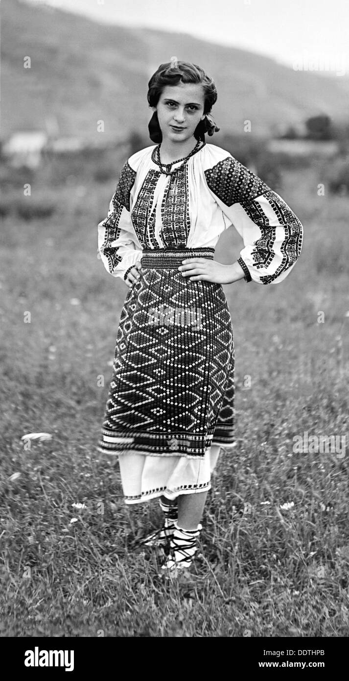 Traditional Romani Clothing Women