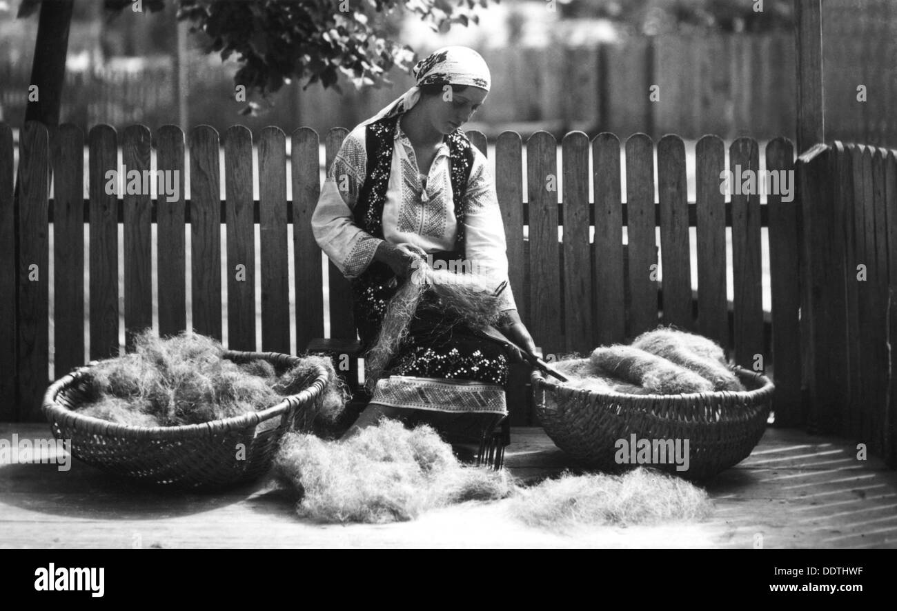 1920s farming women hi-res stock photography and images - Alamy