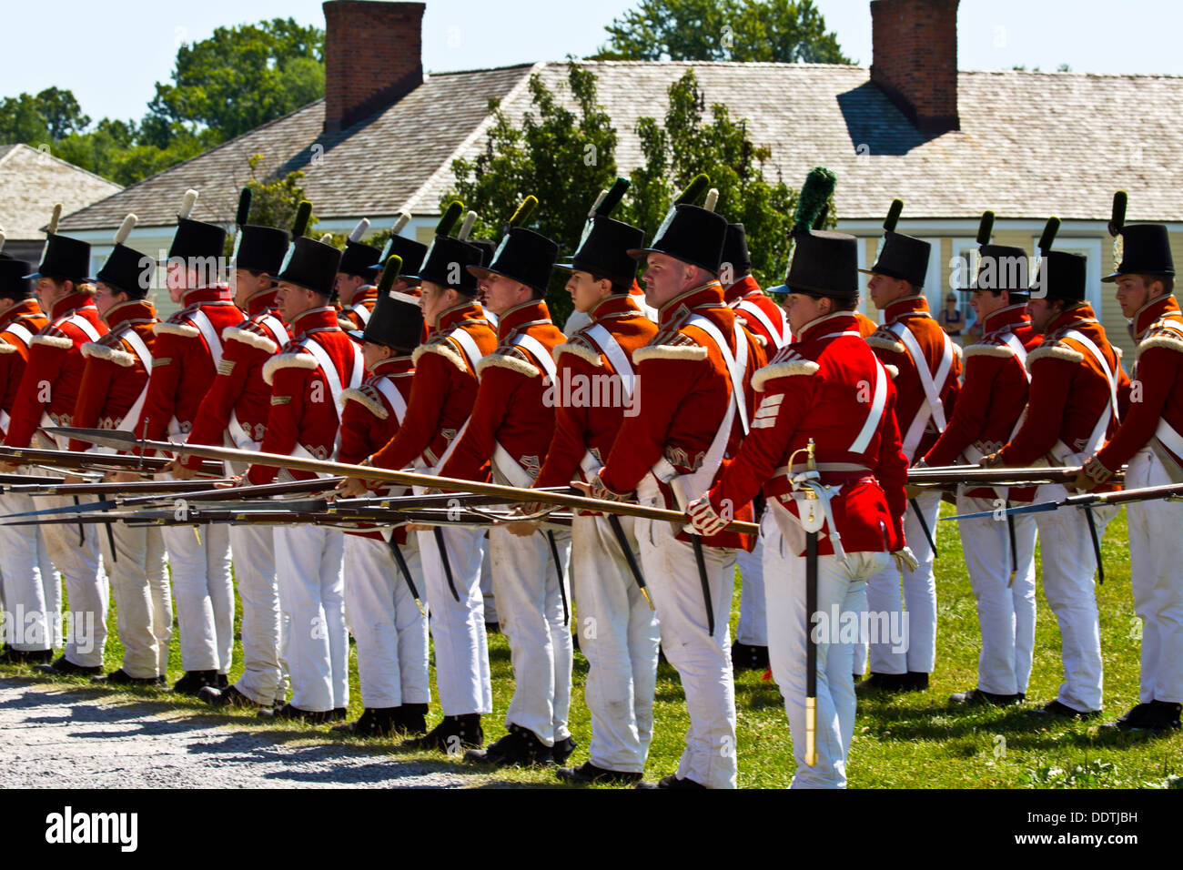 British soldiers fort george niagara hi-res stock photography and ...