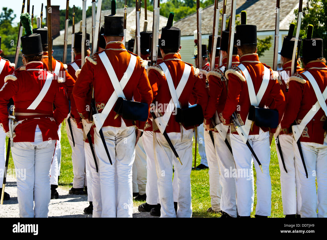British soldiers fort george niagara hi-res stock photography and ...