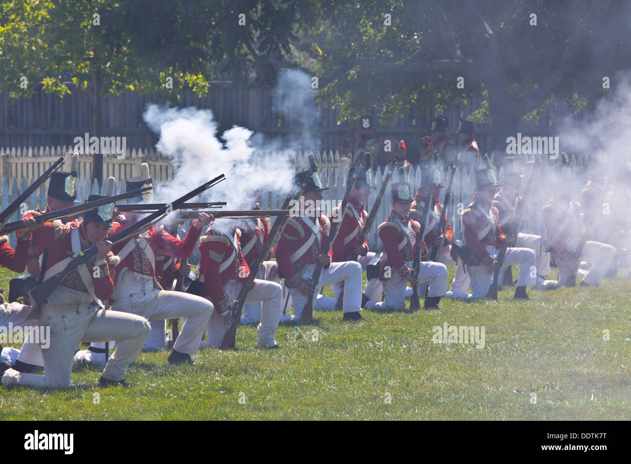 British soldiers fort george niagara hi-res stock photography and ...