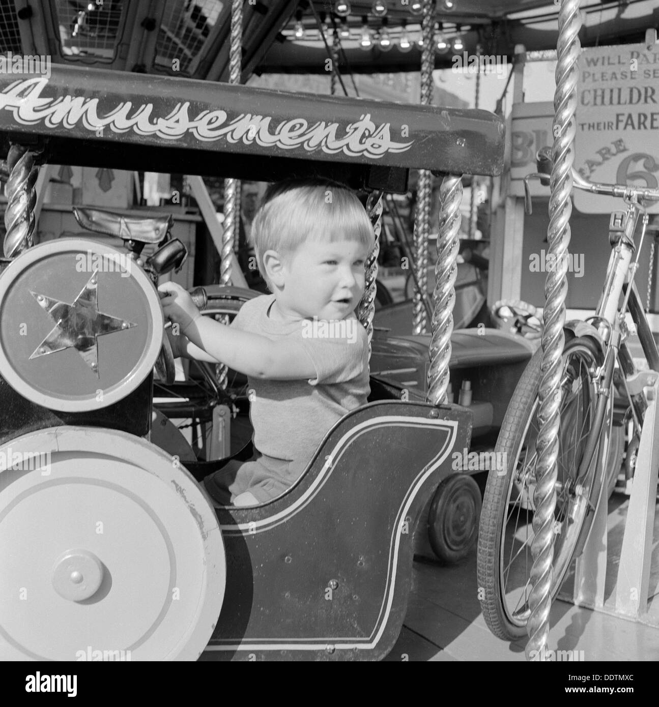 Black and white fairground hi-res stock photography and images - Alamy