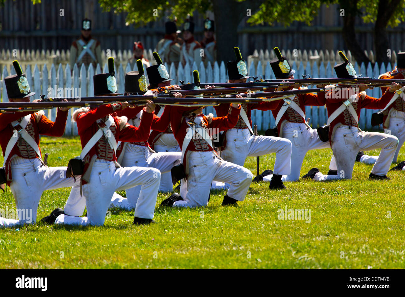 British soldiers fort george niagara hi-res stock photography and ...