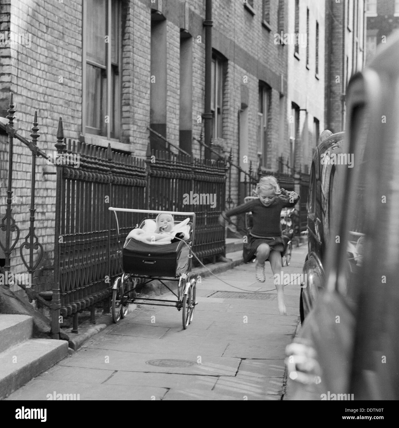 1960s children playing london hi-res stock photography and images - Alamy