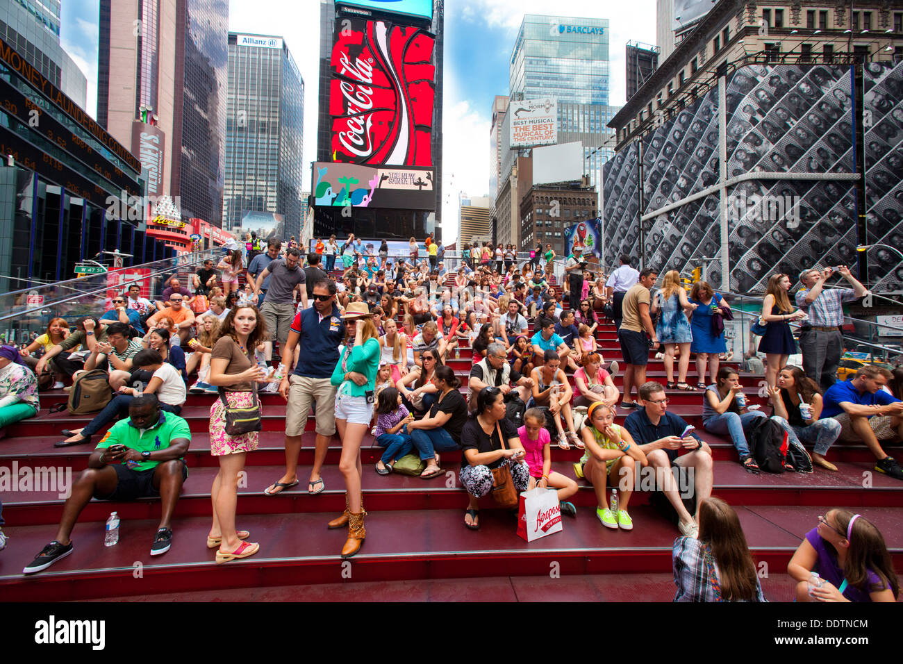 Times square crowd hi-res stock photography and images - Alamy