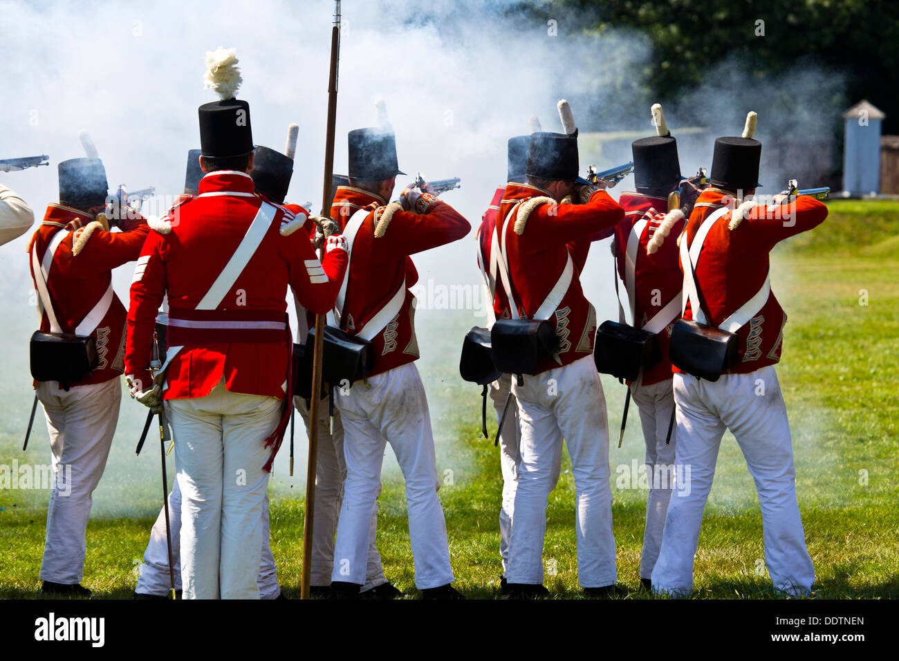 British soldiers fort george niagara hi-res stock photography and ...