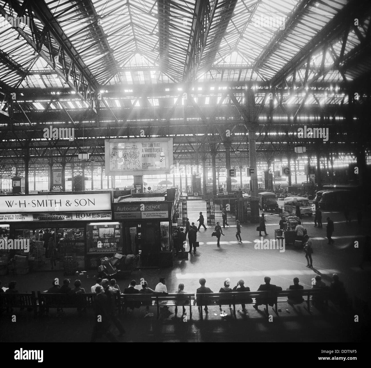 London waterloo 1960s hi-res stock photography and images - Alamy