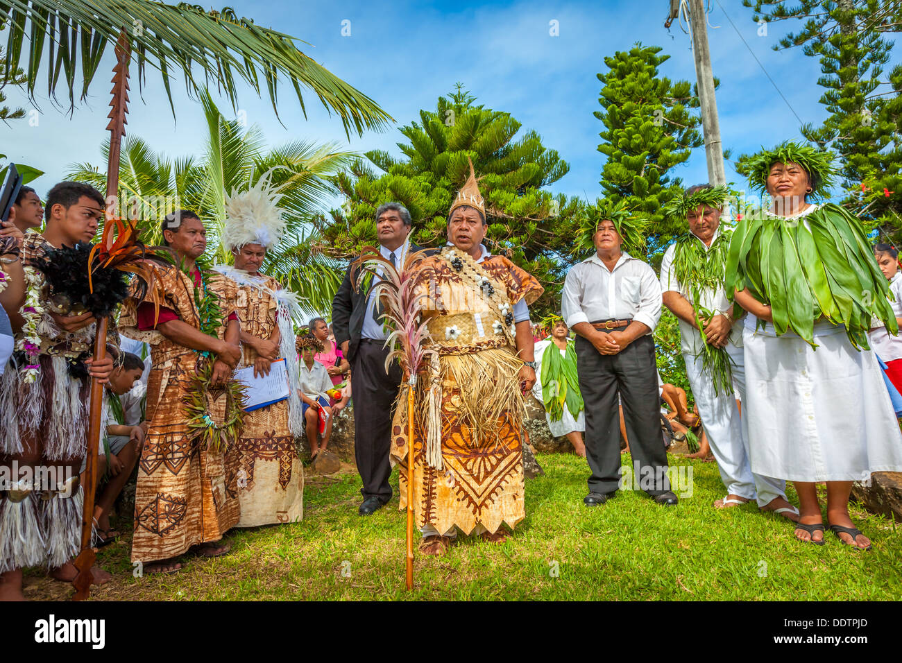 AITUTAKI - Traditional Polynesian costume during the parade of the ...