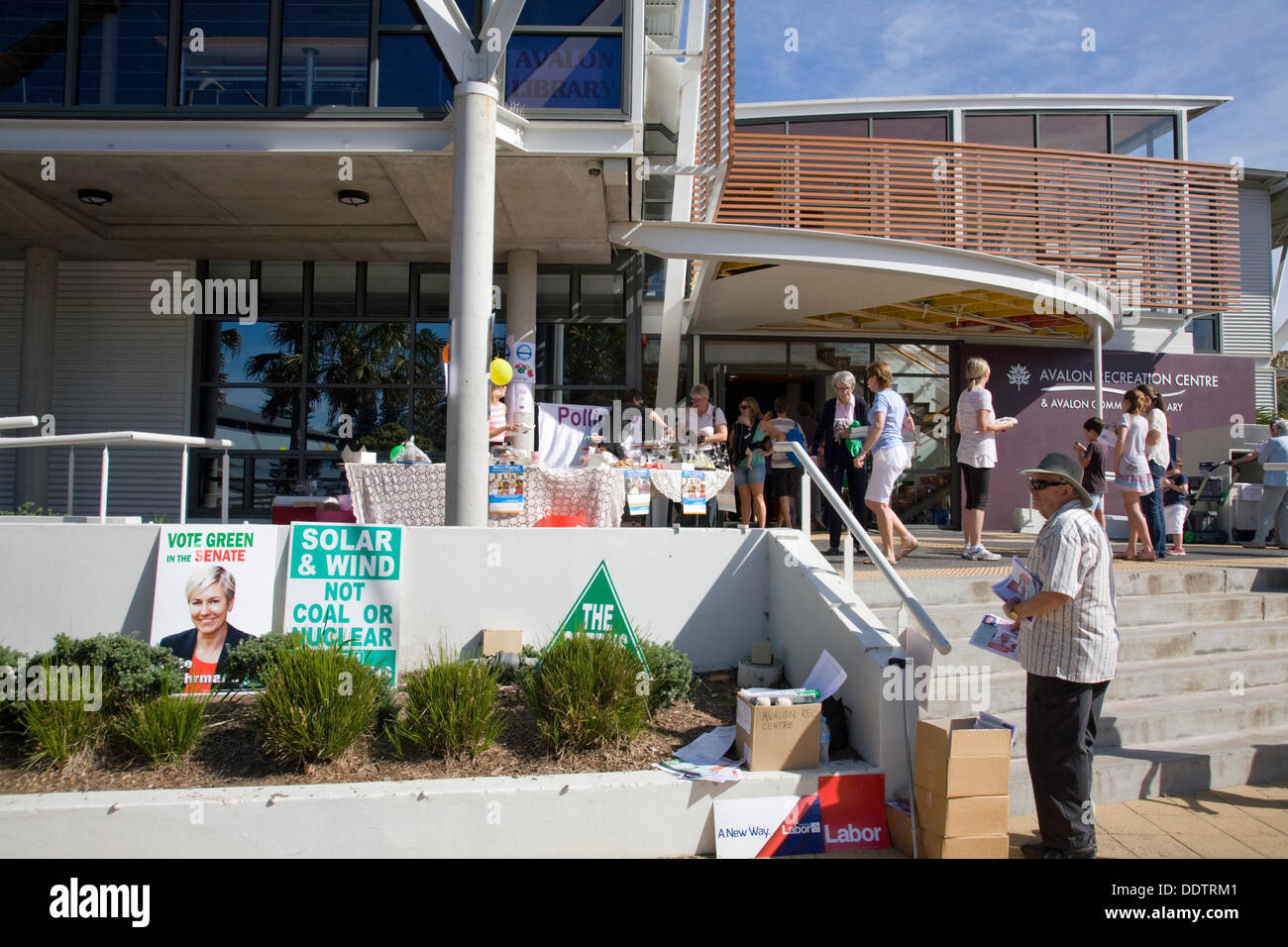 Polling booths hi-res stock photography and images - Alamy