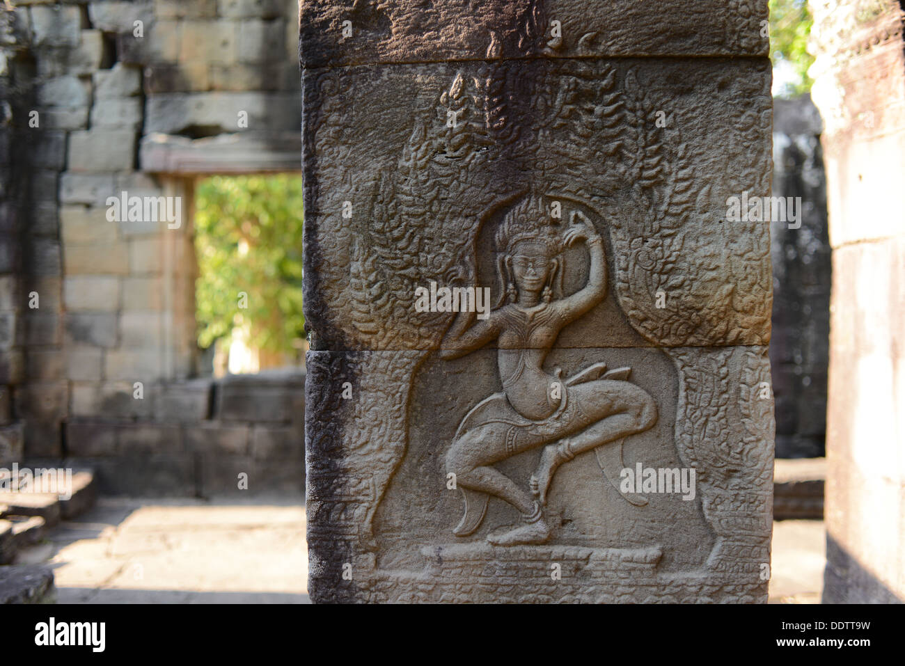 Angkor wat temple aspara hi-res stock photography and images - Alamy