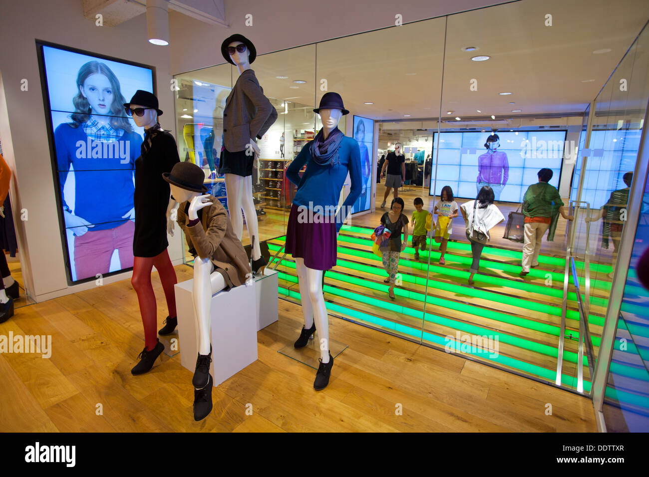 Uniqlo, Flagship store on 5th Avenue, Manhattan, New York, United ...