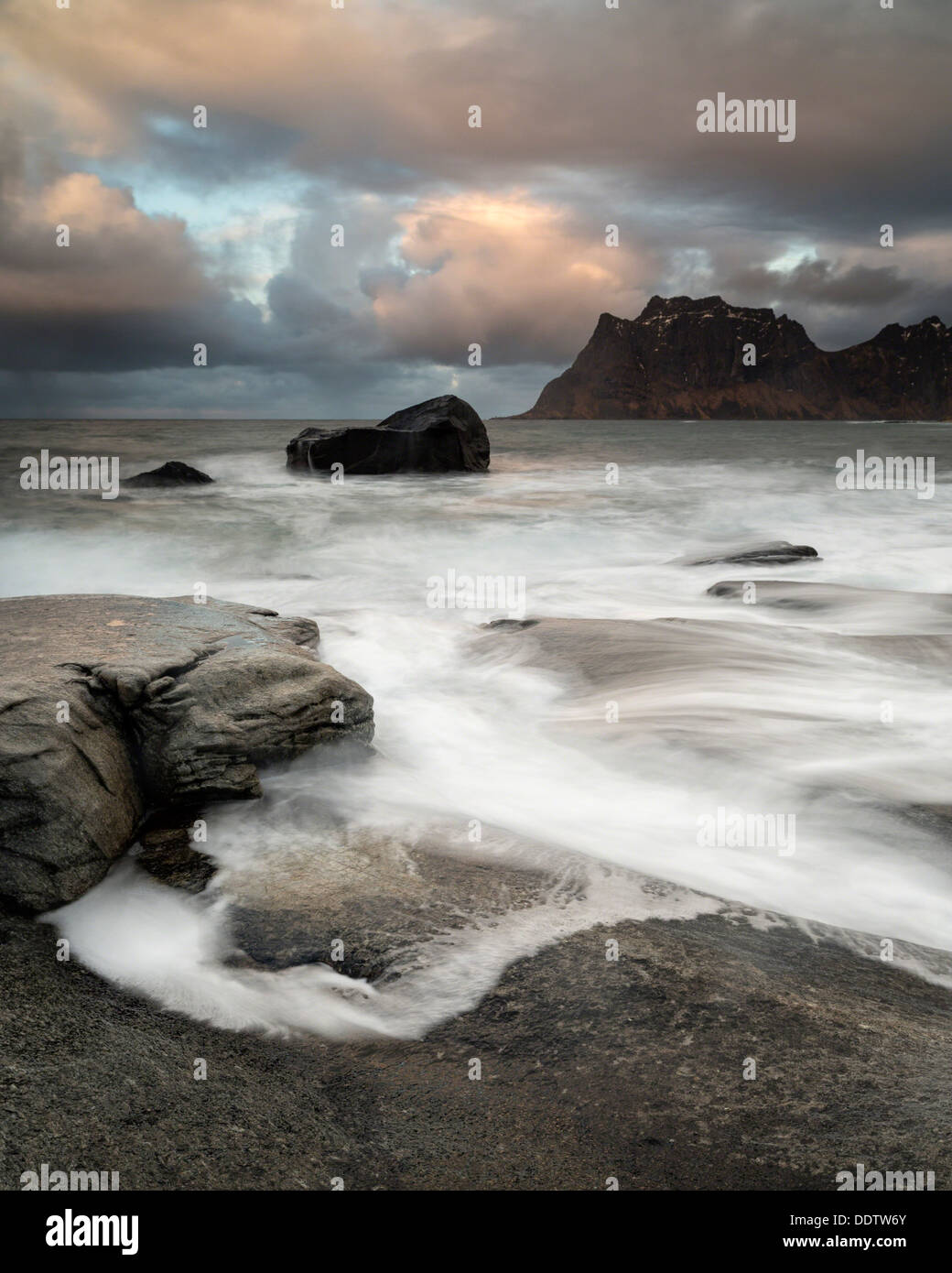 Tidal pools and waves hi-res stock photography and images - Alamy