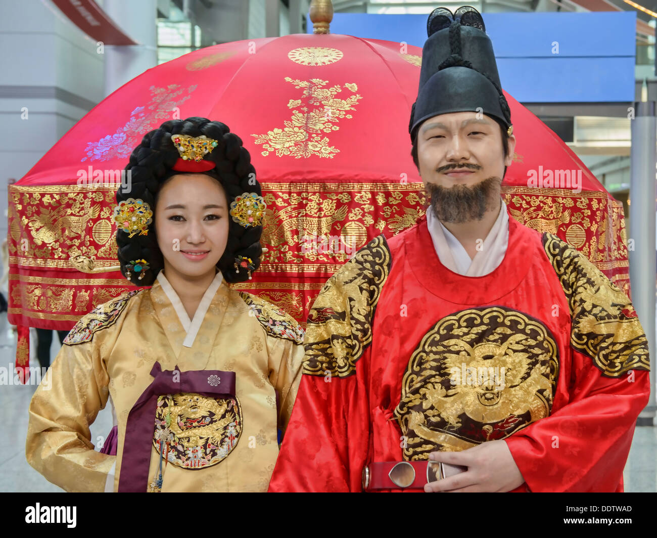 Traditional korean costume hi-res stock photography and images - Alamy