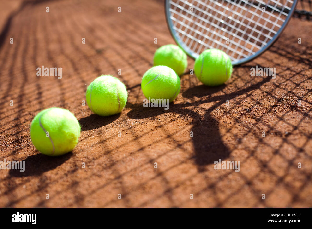 Tennis racket and balls, tennis court Stock Photo - Alamy