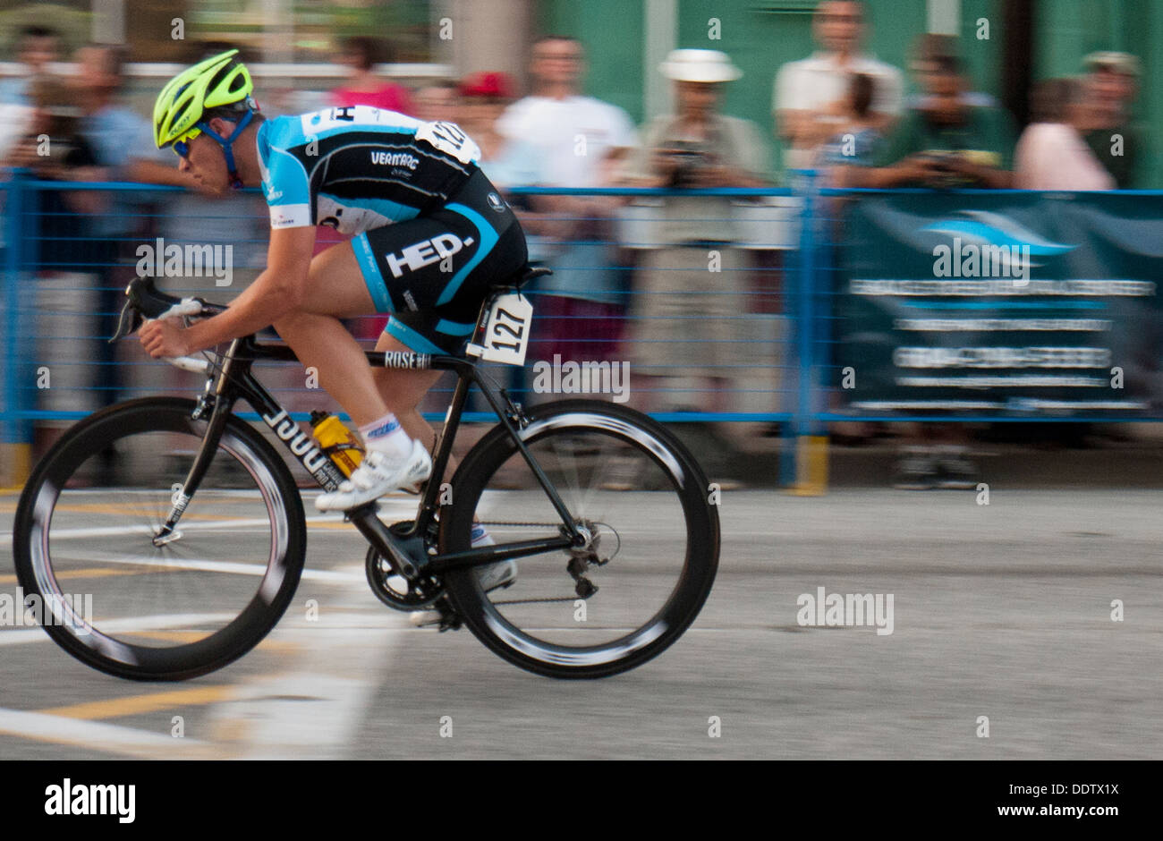 Cycling leg muscle hi-res stock photography and images - Alamy